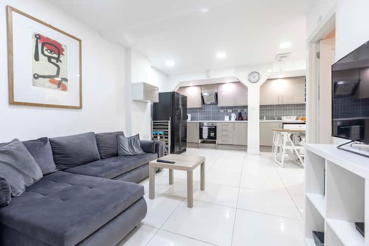 Independent Flat With Patio 1 - Brentford