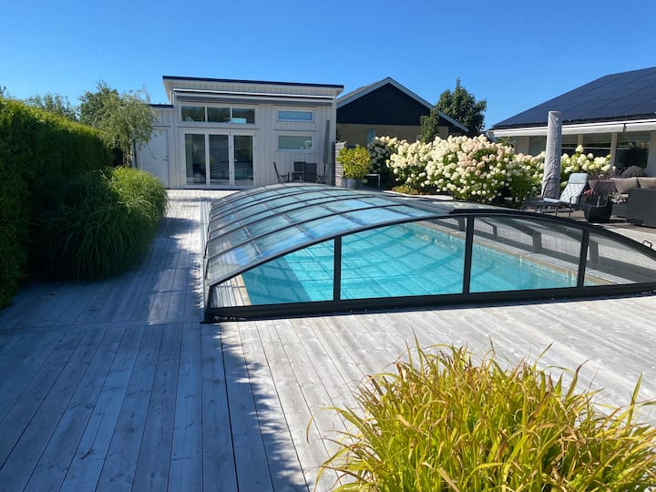 Förtjusande Gästhus Med Tillgång Till Pool - Halmstad