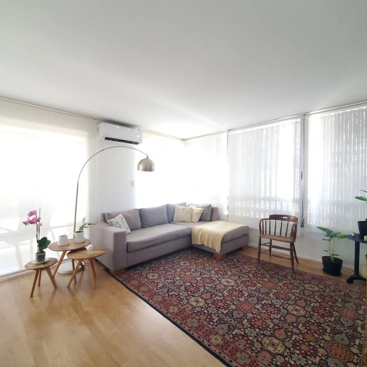 Departamento A Pasos Del Metro El Golf - Santiago