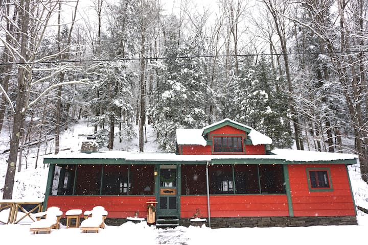 Red Camp | Riverfront Cabin + Sauna On West Branch - Hancock, NY