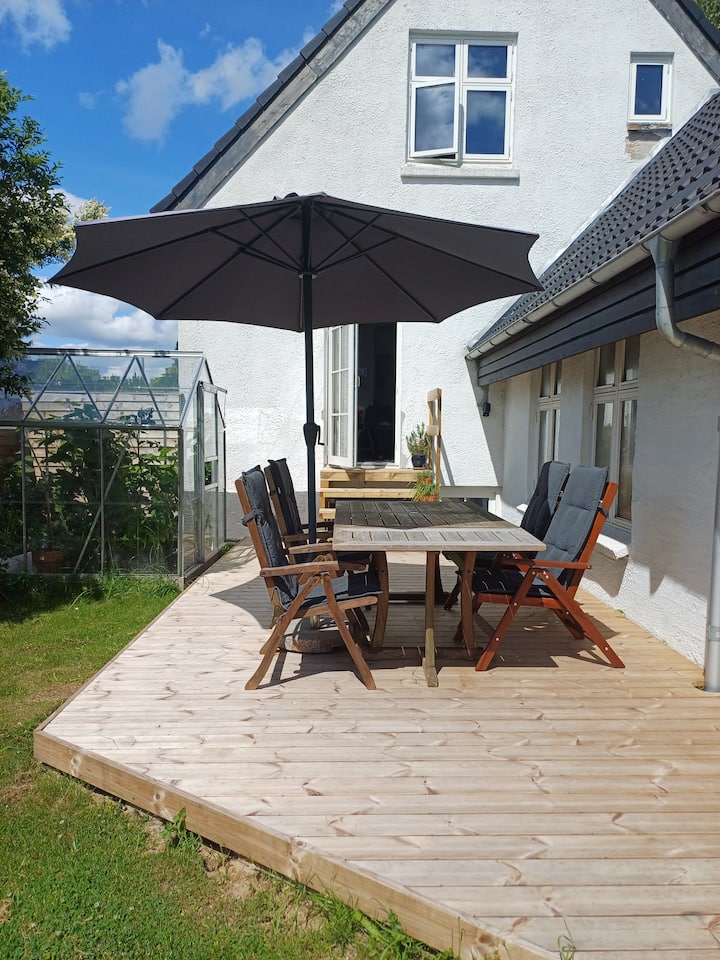 Dejligt Bynært Hus Tæt På ÅRhus C Med Skøn Have - Aarhus