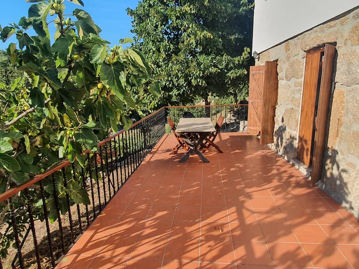 5-bed Riverside Retreat With Stunning Rural Views - Tábua