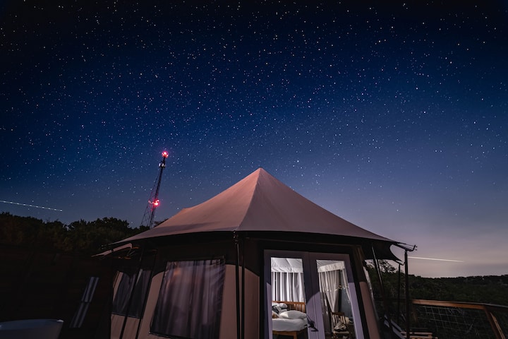 Luxury Suite 4 - Safari Tent - Outdoor Soaking Tub - Lake Travis, TX