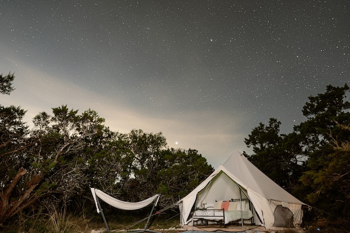 Luxurious Canyon Lake Glamping W/ Private Hot Tub - Canyon Lake, TX