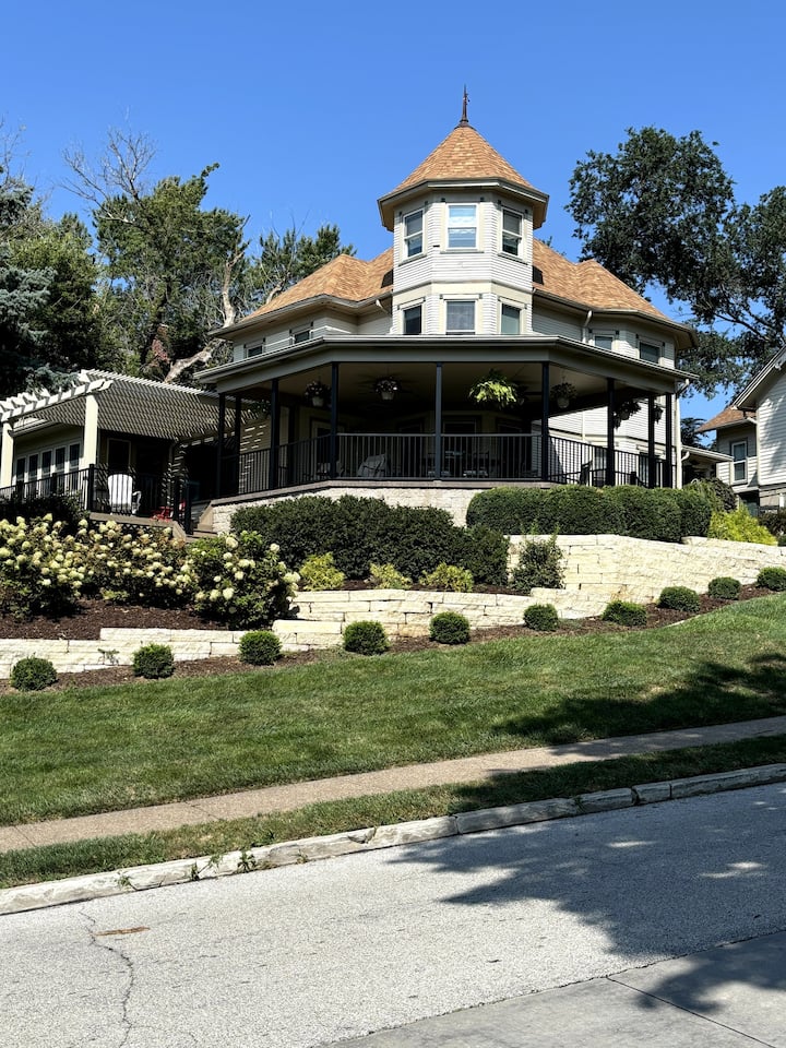 Nicest Airbnb With Best Views In Davenport! - Davenport, IA