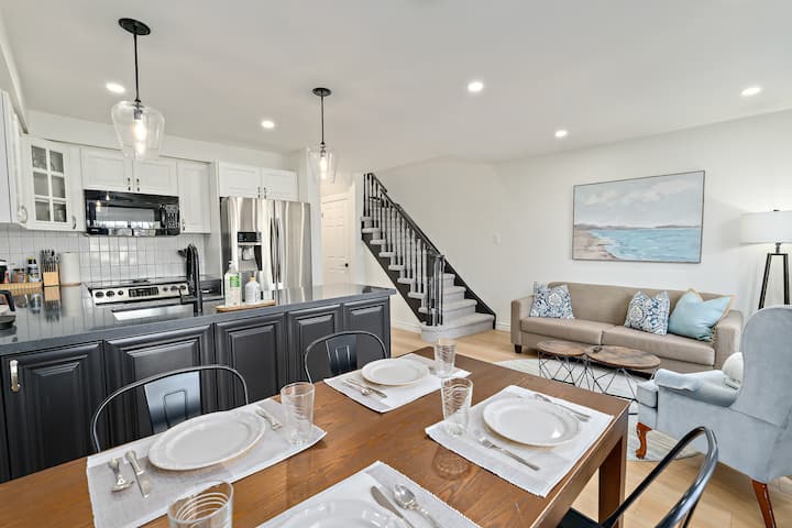 Central Location Beautiful Full Townhome - Georgetown