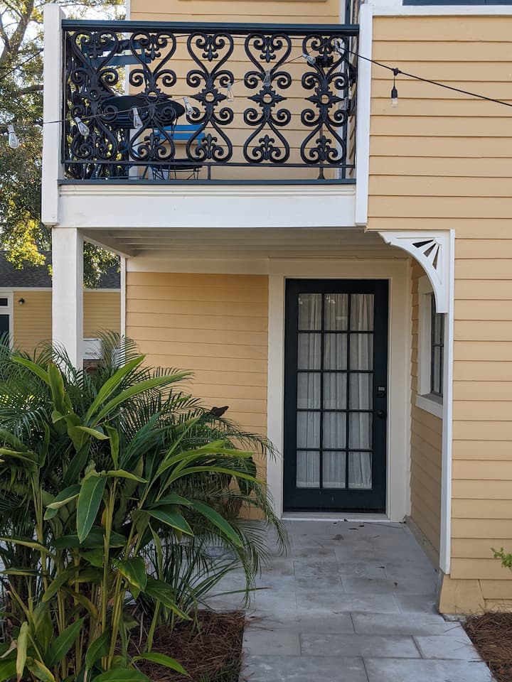 Colorful Suite In Mid-city - New Orleans, LA
