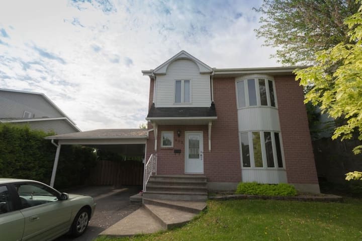 Magnifique Maison Cartier Calme - Brossard