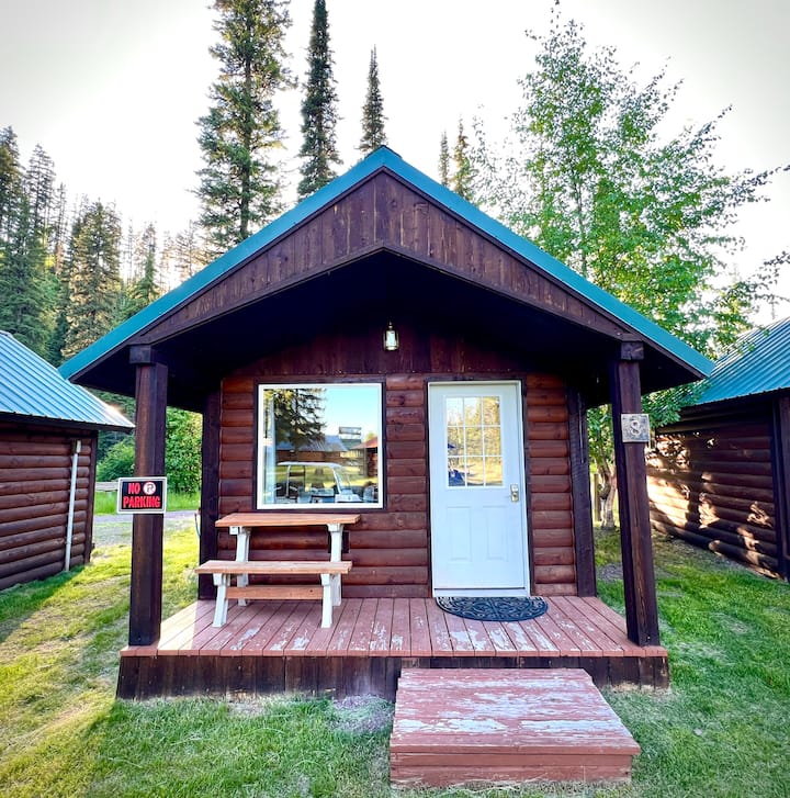 Triple G’s Resort - Cabin 8 - Glacier County