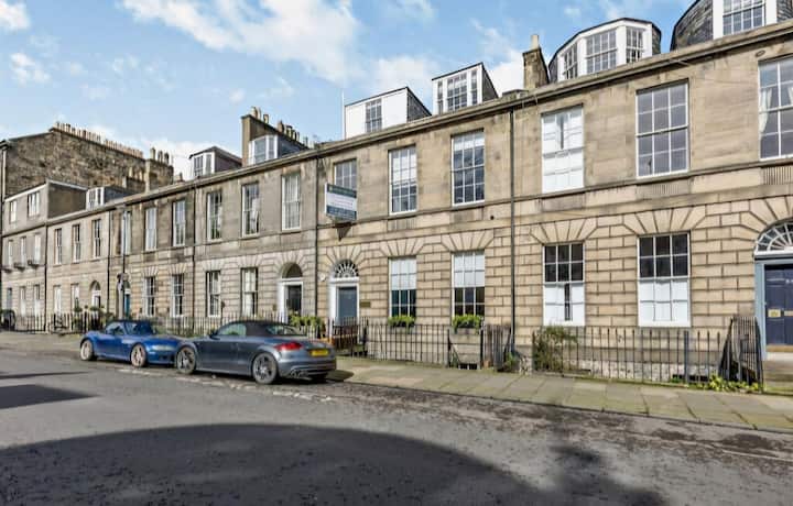 Beautiful 2-bedroom City Centre Apartment - Edinburgh