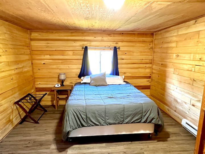 Triple G’s Resort - Cabin 5 - Glacier National Park