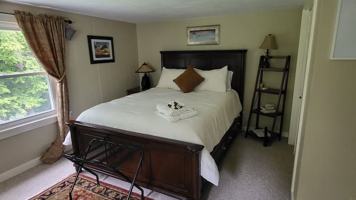 Large Bedroom With A Private Bathroom (Shower) - Hanover, NH