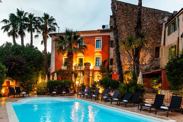 Hôtel Au Cœur Du Centre Historique De Fréjus - Fréjus