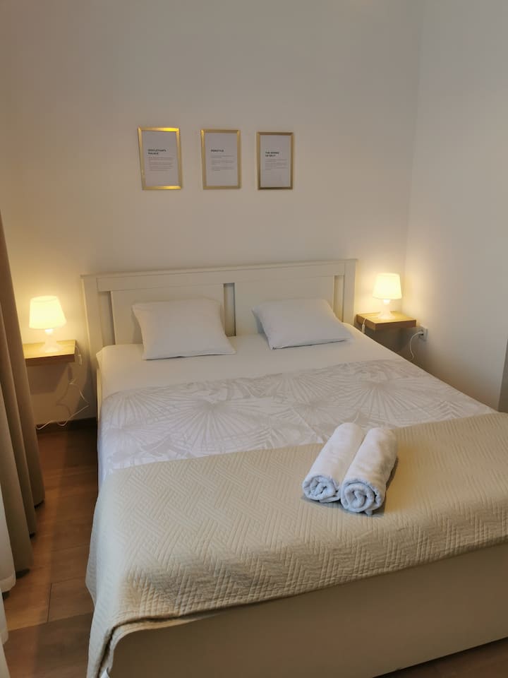 Group-friendly • 6 Rooms • Private Baths • Ac - Split