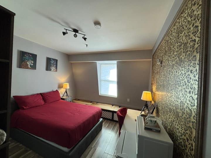Private Room - Standard Queen - Toronto