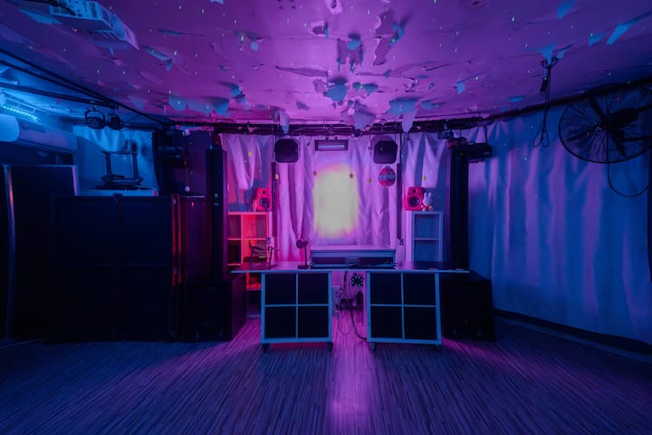 Oranje Land: A Fully Equipped, Private Event Place - Athens