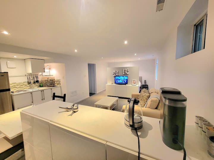 Adorable Bachelor Suite With All You Need - Oakville