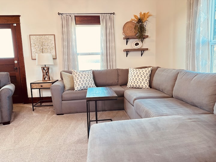 *Updated Farmhouse With Lots Of Outdoor Space! - Albany, OR