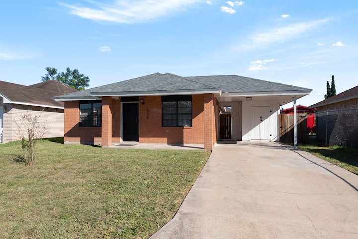 Starhouse! 3 Bdrm Private House Near Spacex! - Brownsville, TX