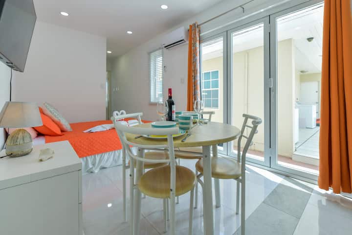 2 Br Apt Free Cleaning And Laundry Service Mon-fri - Aruba