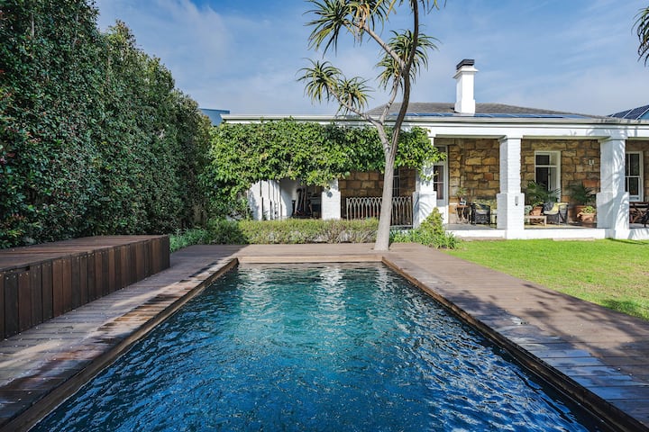 Pine Lodge - Modern Victorian With Pool - Cape Town