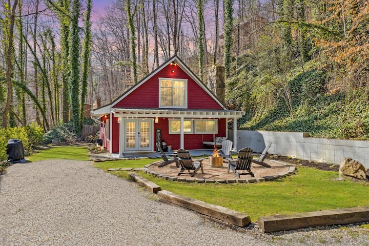 Cozy 3 Bedroom Cottage Tucked Away In The Smokies - Pigeon Forge, TN