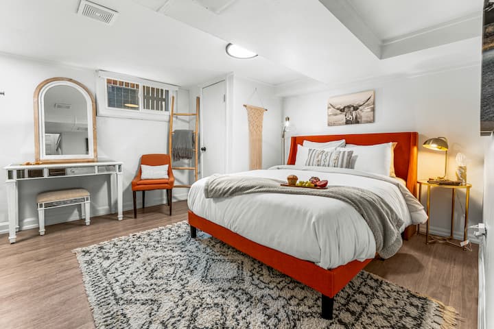 Adorable City Park Unit With Kitchen - Okinawa