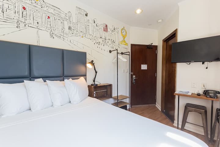 Classic Queen Room In Soho, Little Italy - New York