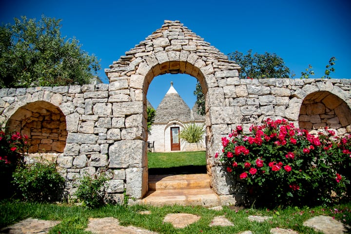 Trullo Carrubo - A Pochi Chilometri Da Locorotondo - Alberobello