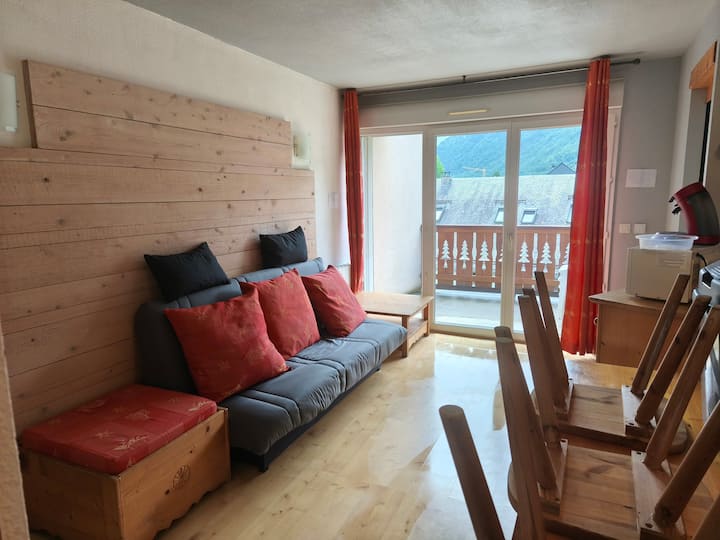 Logement Au Pied Des Pyrénées Avec Piscine - Les