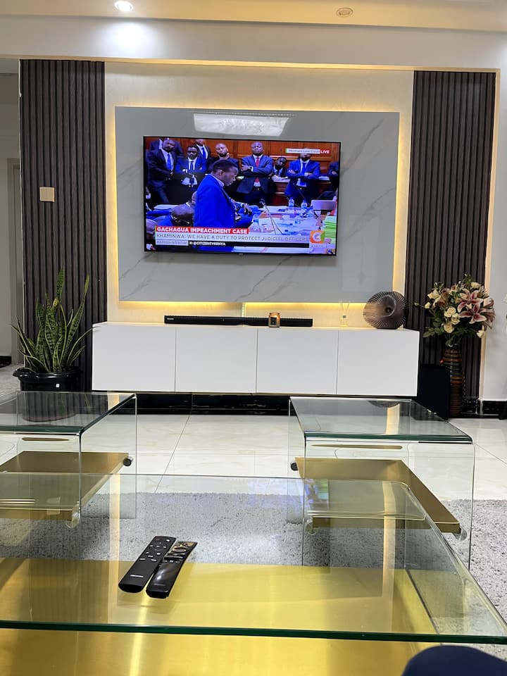 Luxury 2br Apartment, Ndemi Gardens W/ King Bed - Nairobi