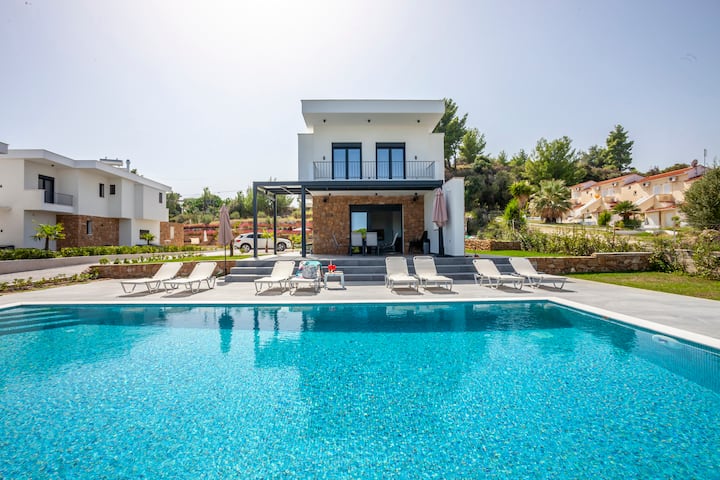 Megan Luxury Villa With Private Pool - Chalkidike