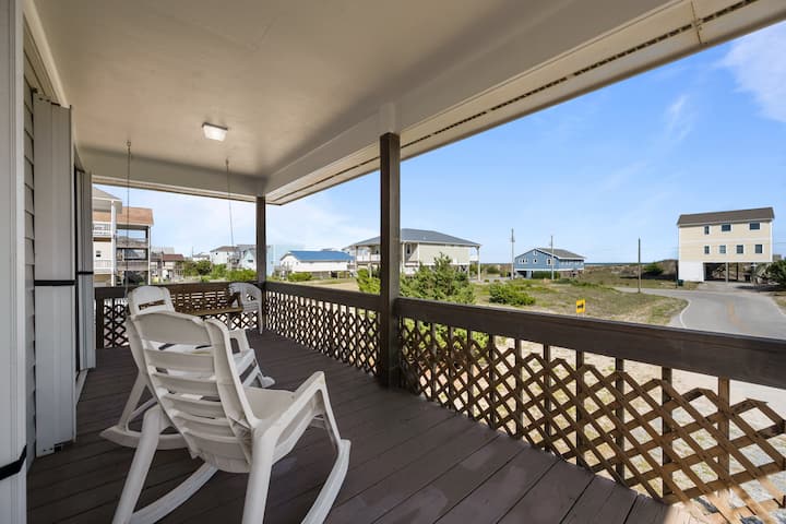Cozy Beach Cottage, Porch Swing, Easy Beach Access - Topsail Beach, NC