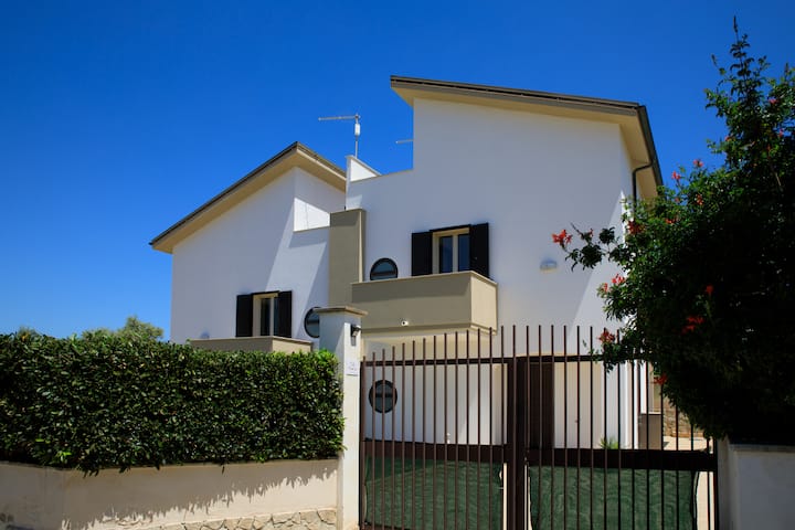 Single-family Oleander Villa In Marzamemi. - San Lorenzo