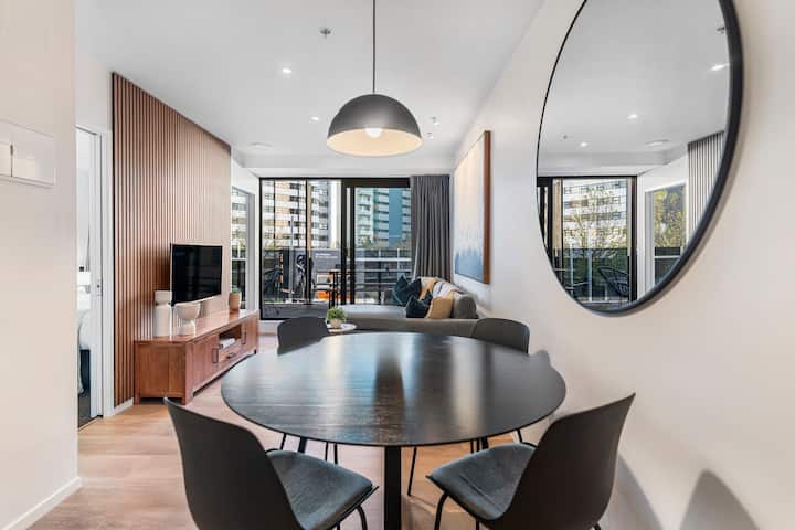 Central & Stylish + Carpark Included - Auckland