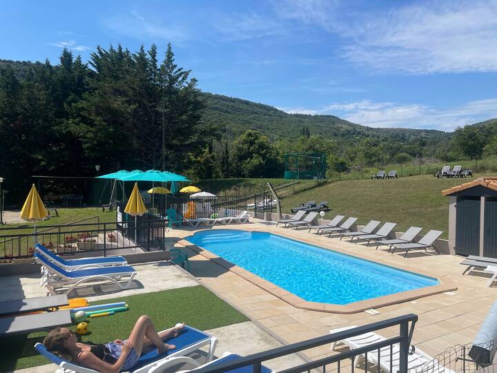 Gîtes Les Mûriers - Ardèche Sud
Piscine 4/6 P Jeux - Privas