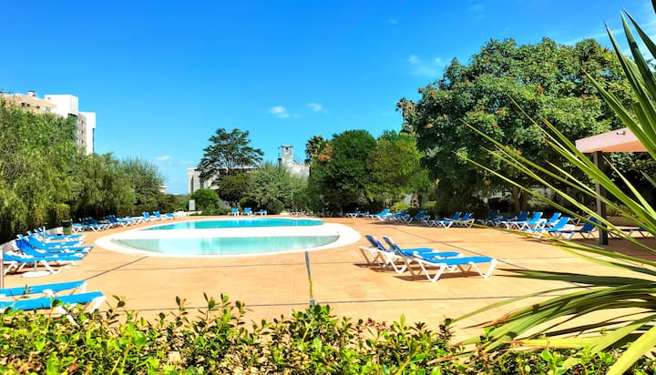 Central Lisbon Apt. W/ Ac, Pool, Garden & Parking - Lisszabon