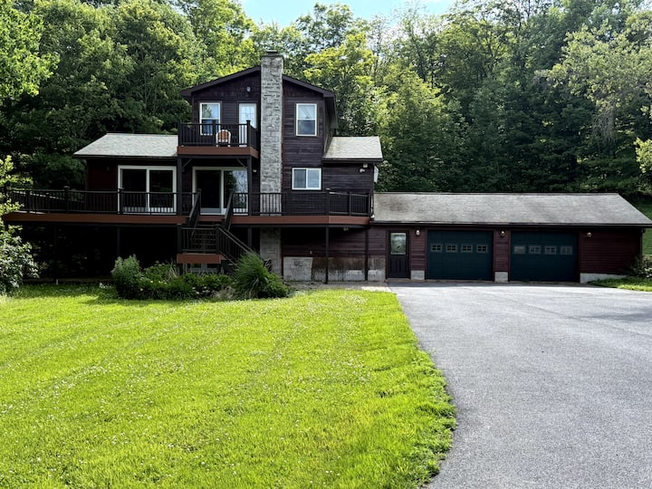 Beautiful 3 Story
4 Bedroom Home
1 Mile To Trails - Whetstone Gulf State Park, Lowville