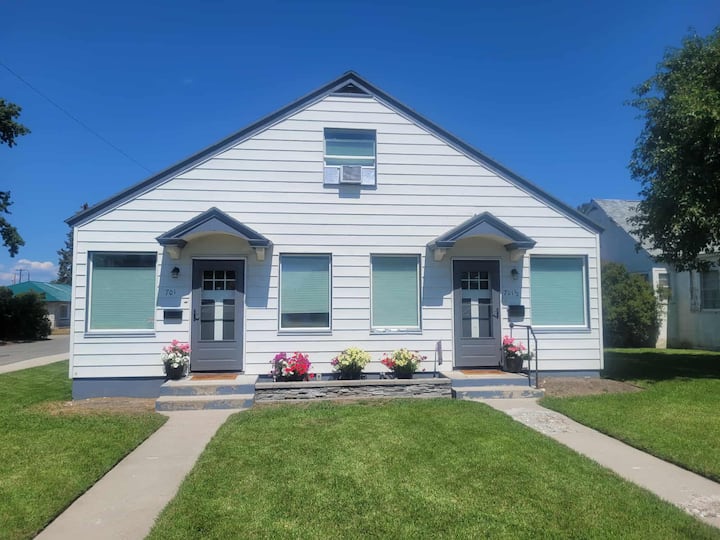 "The Gables" Newly Remodeled Duplex W/ 4 Bedrooms - Racetrack, MT