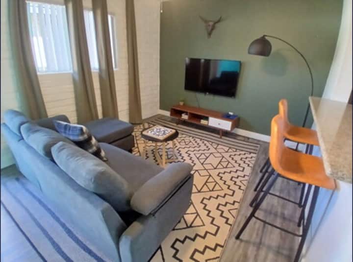 Brian | Quaint 1 Br Apartment - South Biltmore - Phoenix, AZ