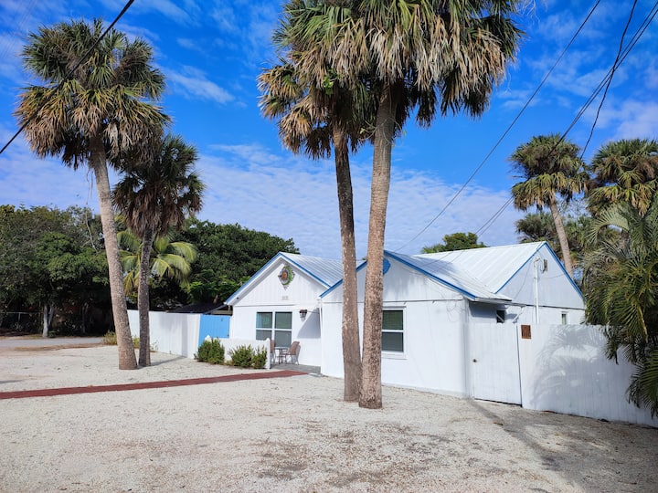 Adorable 1 Bedroom Apt.  Close To The Intracoastal - Jensen Beach, FL