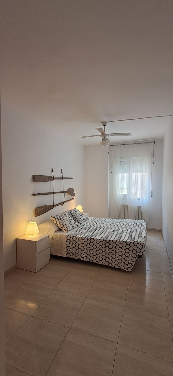 Central Ground Floor, With Parking In Palamós - Palamós