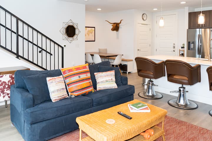 Modern Luxury Home, Perfect East Austin Location - Austin, TX