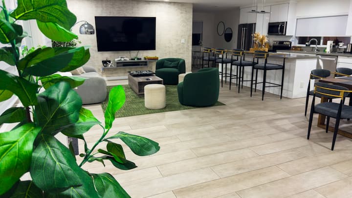 Heated Pool, Games, Huge Backyard & Family Vacay - Miramar, FL