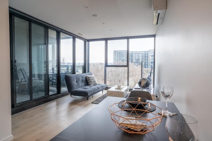 Modern 1br In City Center W/ Pool, Wi-fi & Parking - National Gallery of Australia, Parkes