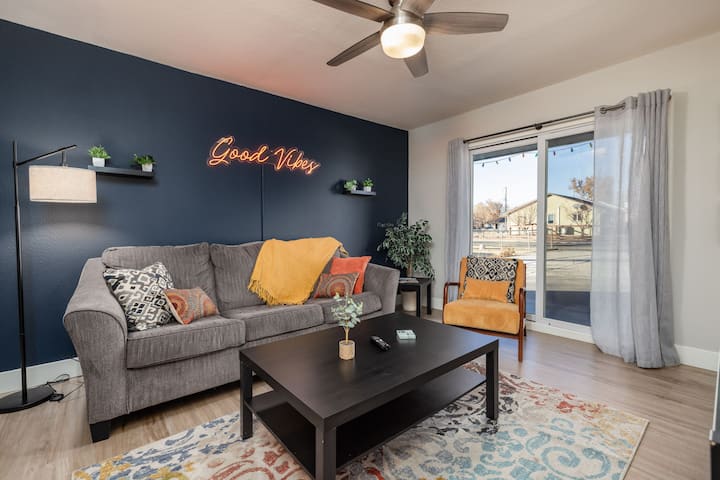 Stylish Home: Hot Tub, Game Room, Bbq, Walkable - Fruita, CO