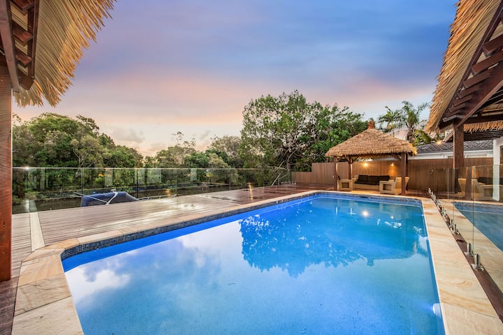 Broadbeach Waterfront Escape Pool Pets16ppl - Broadbeach
