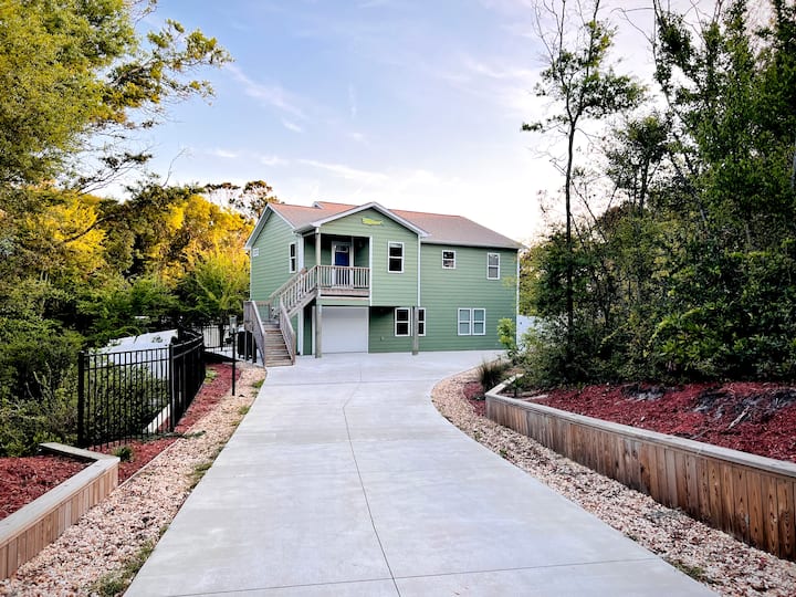 Beach Getaway - Dog Friendly, Perfect Location - Emerald Isle, NC