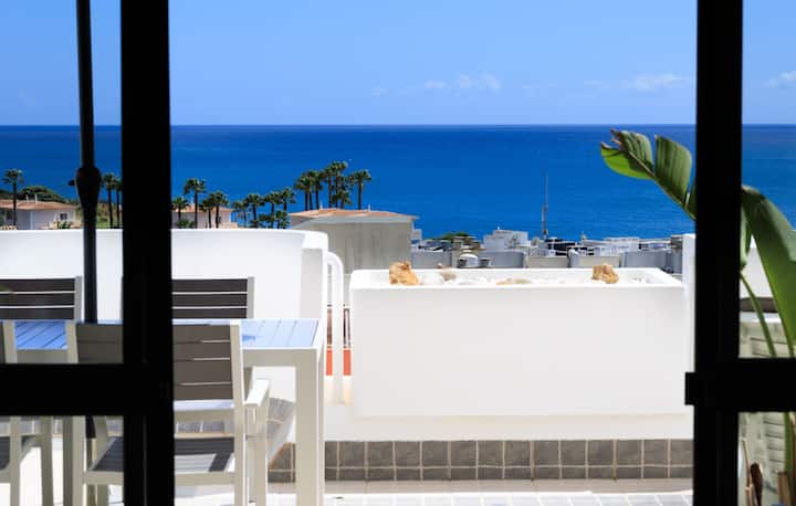 Beachfront Apartment - Amazing Ocean View - Lagos