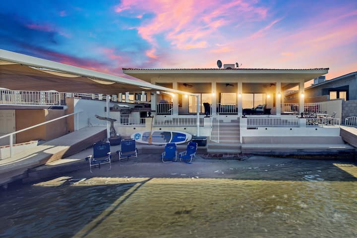 Riverfront With A Sandy Beach - United States